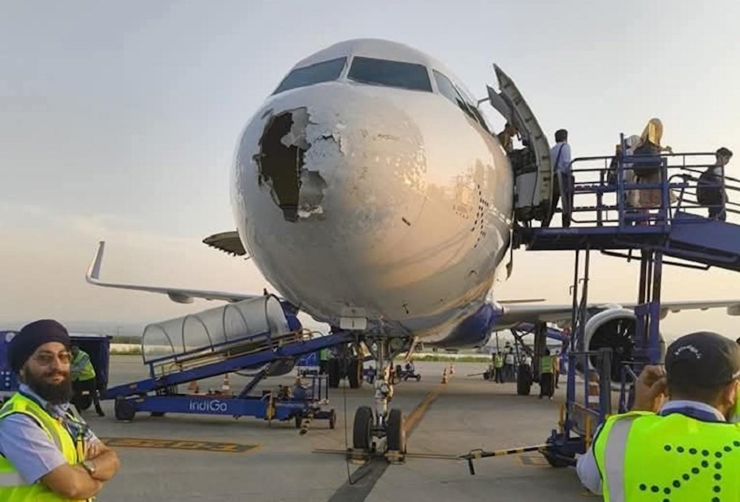 Max Verstappens gloednieuwe Falcon 8x jet met registratie PH-UTL landt voor eerst in Nederland ...